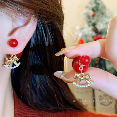 新中式镶钻小马本命年红耳钉