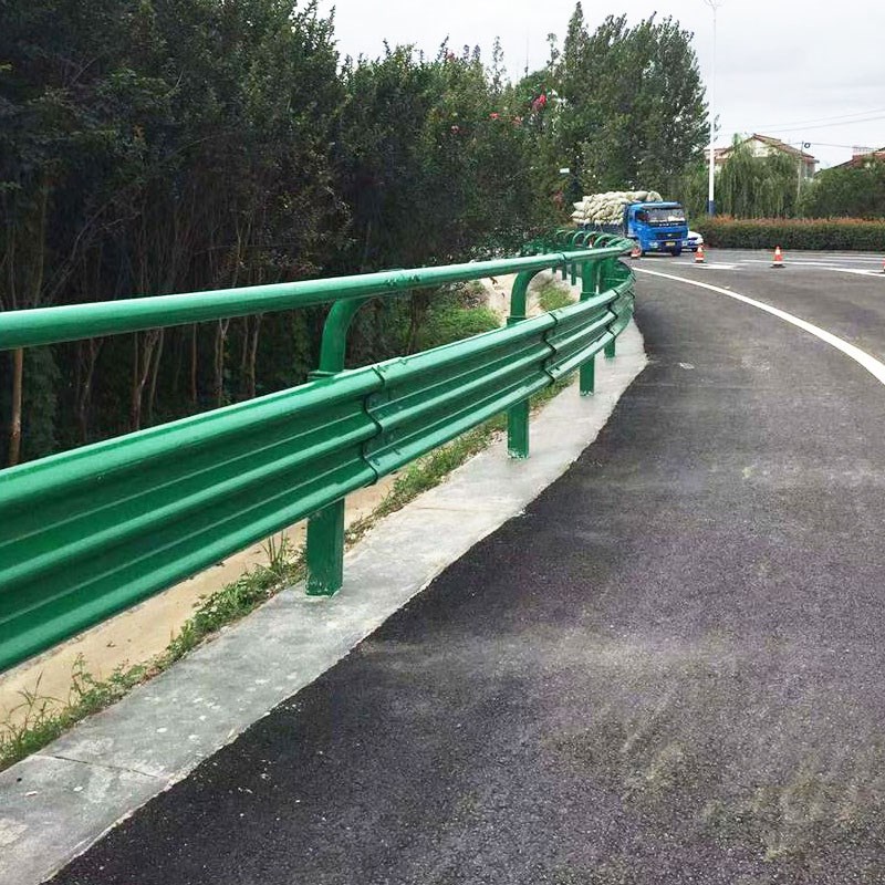 牛角波形梁钢护栏板高速路护栏喷塑镀锌围栏防撞隔离栏国标护栏板