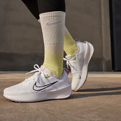 NIKE耐克INTERACT RUN轻便透气防滑低帮女鞋运动跑步鞋FD2292-102