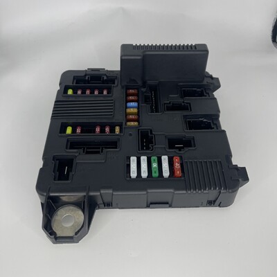 8200306033雷诺汽车保险丝盒总成8200306032