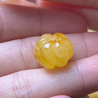 卡15！蜜蜡鸡油黄妖花俏色南瓜滴流配饰