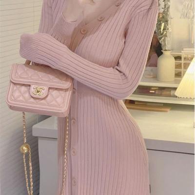 粉色针织连衣裙2024新款女春秋高级感超好看精致修身打底内搭裙子