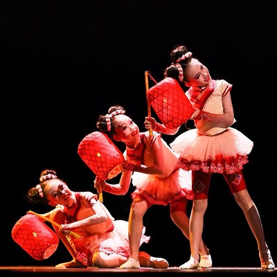 速发灯火演第服儿童出十二届小荷风采童民族舞蹈道六一喜庆灯笼服