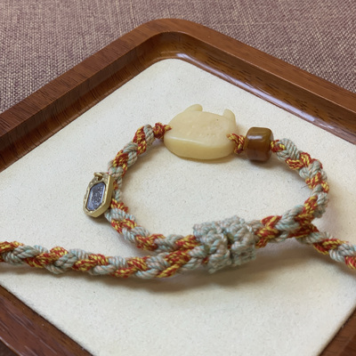 NO.688 福利款牙雕骨雕设计款民族风编绳手串可爱 10.82g