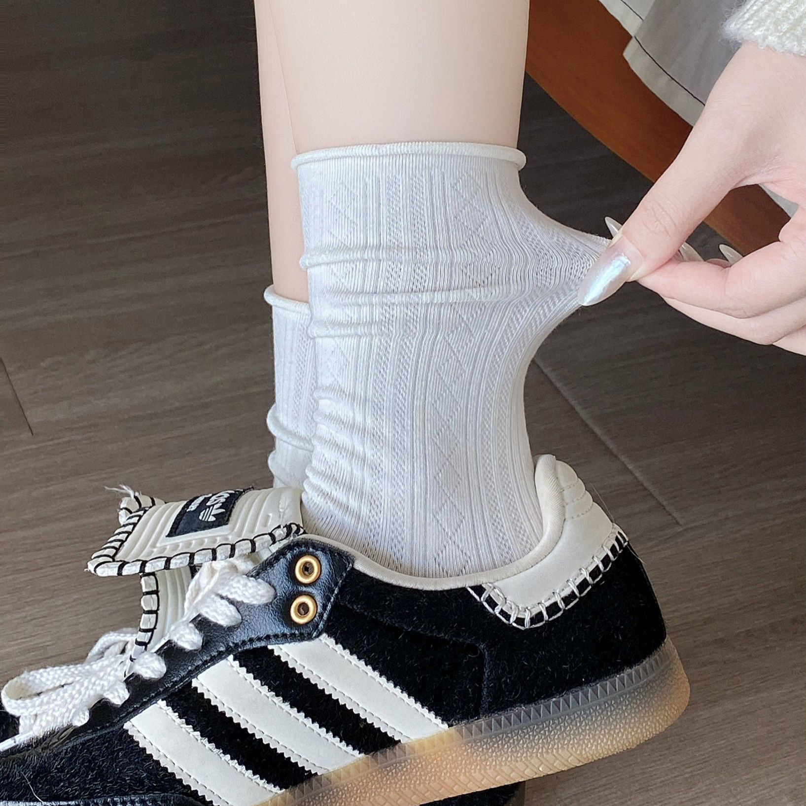 蚂蚁同学袜子女款秋冬季菱形暗纹卷边简约无骨中筒百搭美拉德袜子