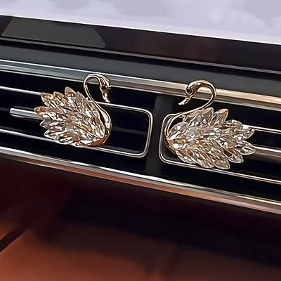 水晶天鹅车载香薰水摆件汽车内空调出风口上装饰品女高档2025新款