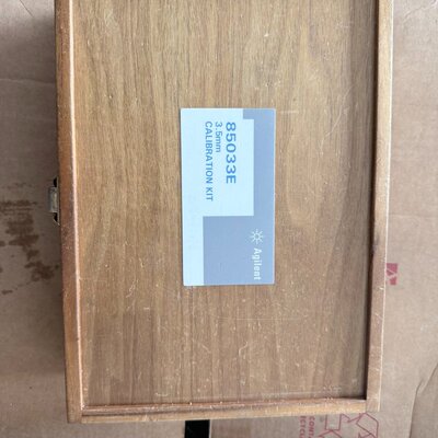 可维修Agilent85033E木盒加几个转接头配件。还有2个黑色议价