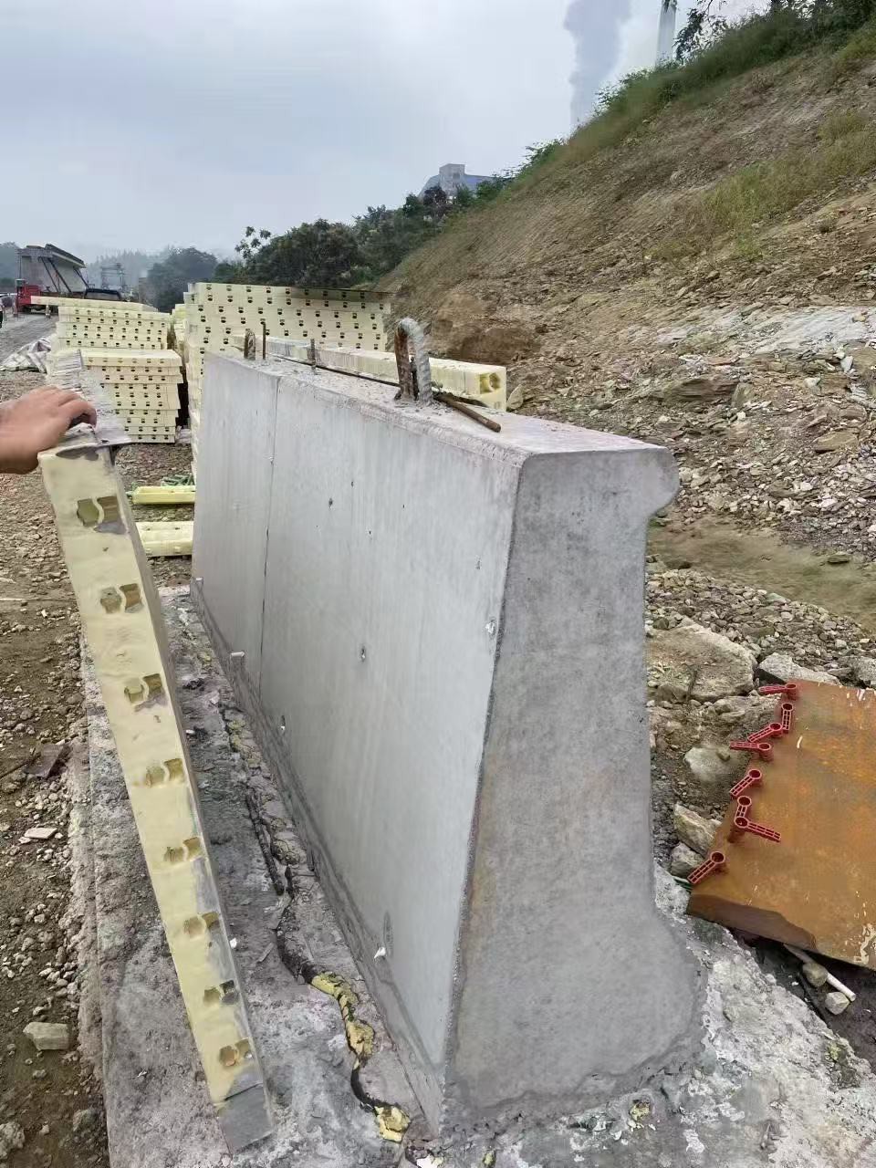 防撞墙塑料模板现浇水沟涵洞挡墙护坡塑钢拱形骨架框格梁路桥工程