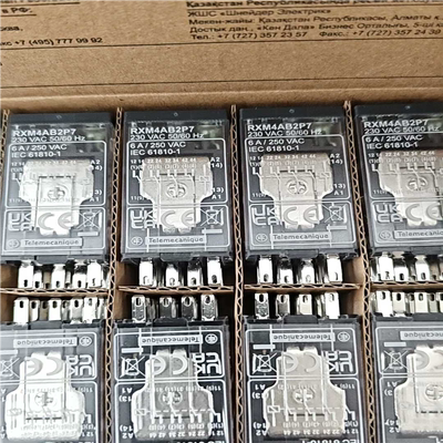 (议价)继电器RXM4AB2P7/220V