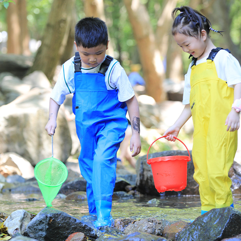 幼儿园玩沙水服儿童下水裤防水赶海装备连体雨鞋雨裤一体抓鱼水裤