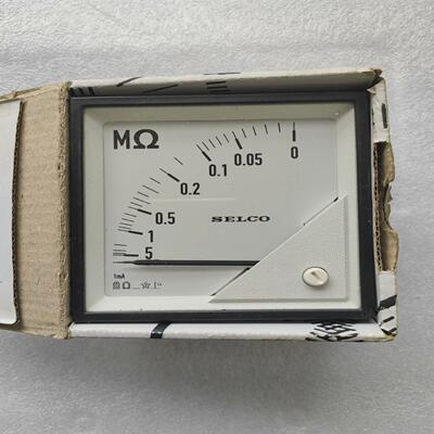 SELCO E2323.0010兆欧表，如图~询价