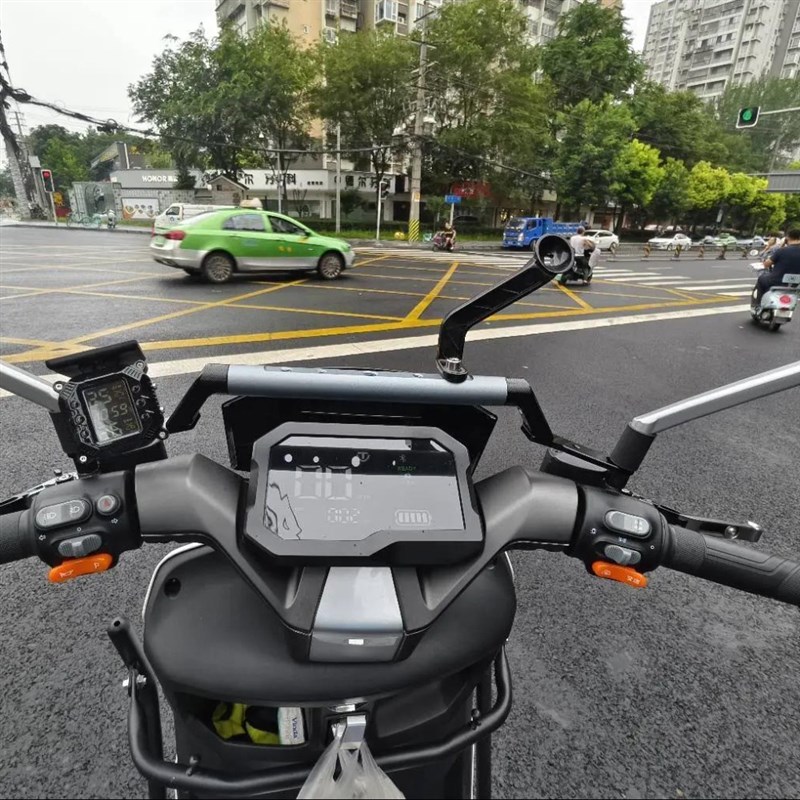 适用电动车台铃苍穹电自电摩手y机镜座拓展横杆平衡多功能支架配