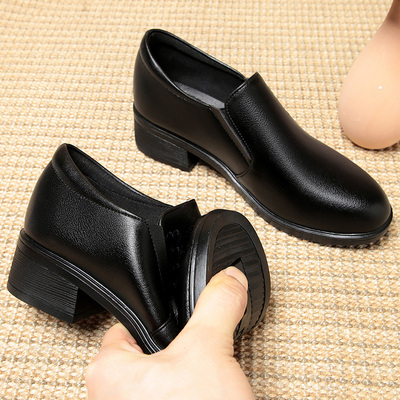 妈妈鞋真皮软底春秋宽脚润月女鞋软面超软不累脚单鞋防滑女士皮鞋