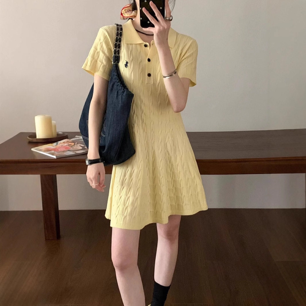 进店铺看更多短袖齐膝女裙-修身收腰显瘦休闲polo领及膝中裙