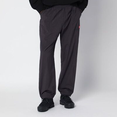 The North Face 北面 男士 FW26 长裤 OBSIDIAN 红色方形再生尼龙