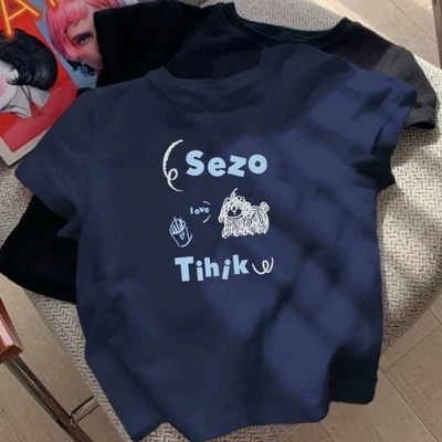 2025夏日ootd穿搭圆领正肩短袖t恤女显瘦小个子ins印花设计感上衣