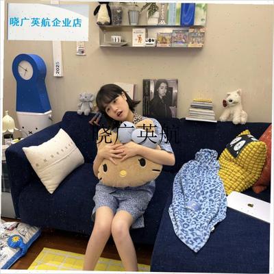 Kt猫咪抱枕f办公室午睡毯子靠枕二合一法兰绒毯子抱枕车载抱枕毯l