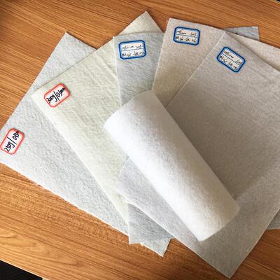 河LCE道治理蓄水合池水库用复土工膜 两布一膜布一一膜土工材 料