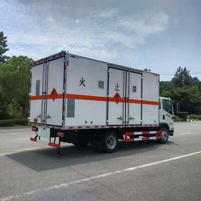 解放5米5排半危险气体运输车 7吨工业毒性气体配送车 带行吊