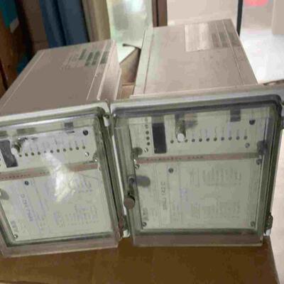 ABB综合继电保护器 SPAJ142 C，有两个~议价