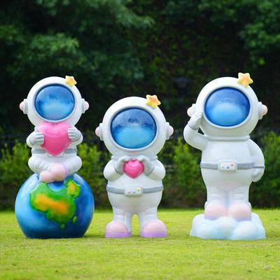 卡通太空人玻璃钢雕塑来源厂家空间主题乐园秀水区商场装饰摆件