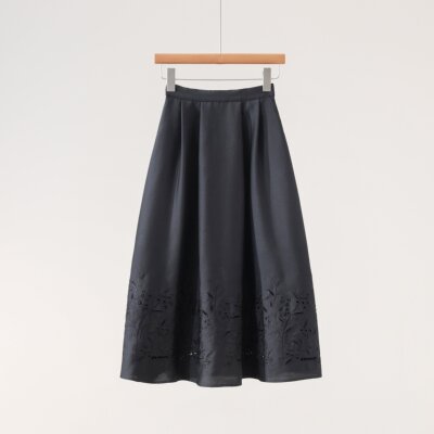 立体镂空刺绣丝毛缎面大摆半身裙