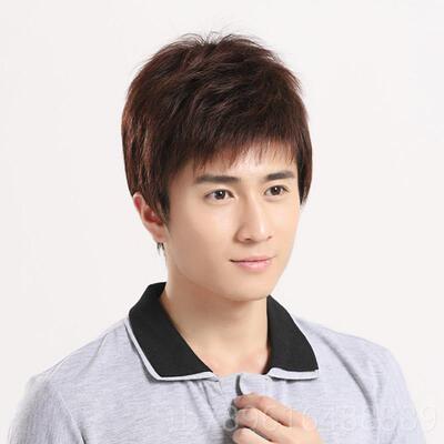 高档采购产品然假发的男人与英俊的年轻短发，真正的发头，完整0