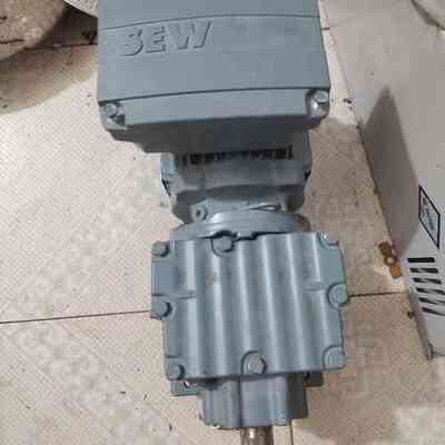 非标价SEW赛威R27减速机，功率0.4kw，速比19.35，转速议价