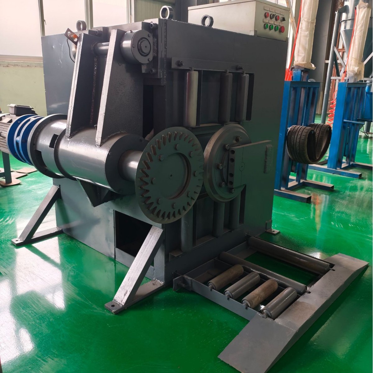 恒德废旧轮胎加工回收设备 1400型废旧轮胎橡胶液压劈顶机