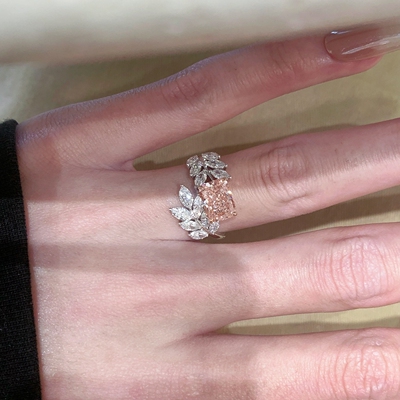 精致爆闪仿粉方钻繁花戒指独特女