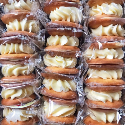 老式奶油夹心蛋糕笑脸娃娃头面包