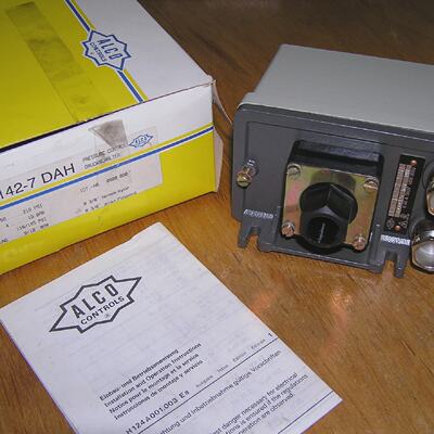 New old stock  ALCO Controls 0600090 FFG 1427 DAH 810 bar op