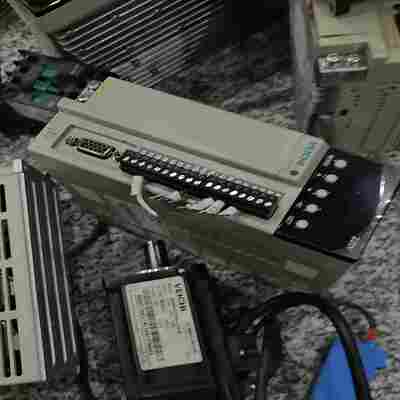 咨询-伟创驱动电机伺服套装SD600E-S2-R40电机SMM