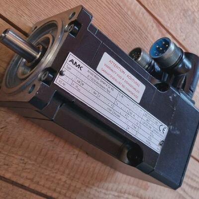 Servo Motor AMK DT4210U00   0.8 kw 1.9Nm  4000  8000Umin  35