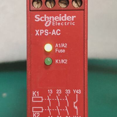 13305 SCHNEIDER ELECTRIC PREVENTA SAFETY RELAY XPSAC5121