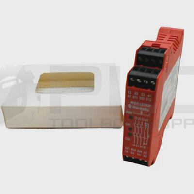 Nuovo ALLEN BRADLEY 440RN23135C Sicurezza Rel 24V ACDc Ups R