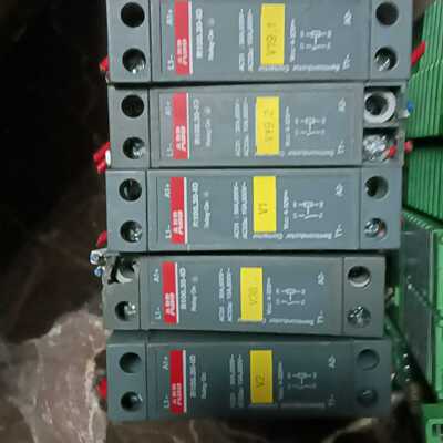 出ABBR100.30-10工业用断路器，灰色外壳搭配红色--议价商品