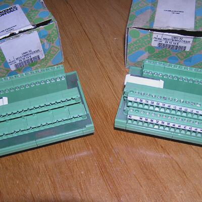 Unused  Lot of 2x Phoenix Contact 2970196 VARIOFACE UMK32 MD