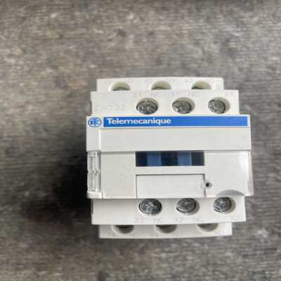 施耐德控制继电器CAD32F7C，110V50/60Hz，