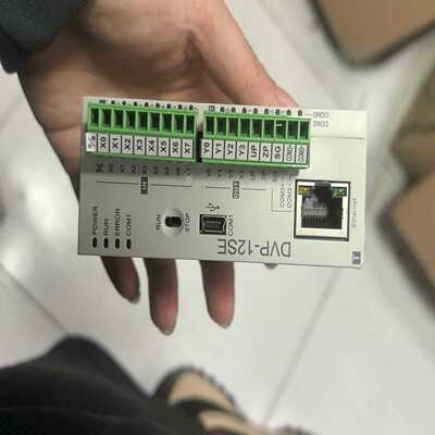 台达DVP12SE11T，实物拍摄，成色如图，包好，只有一个