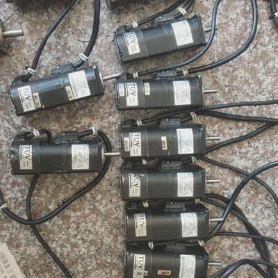 寻I安川伺服电机SGMAHA5AAA2B10个50w