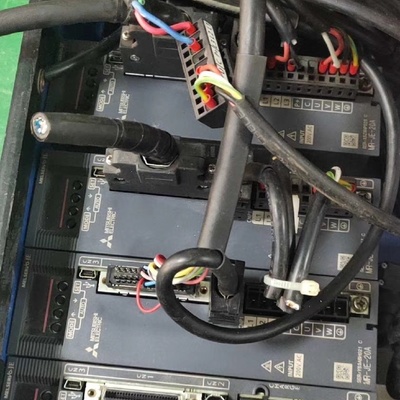 Mitsubishi Je 200W Servo Set MrJe20A HgKn2