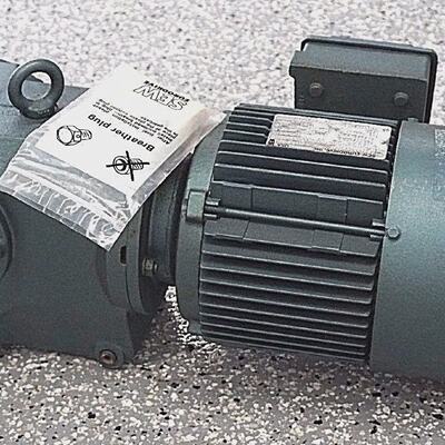 NEW SEWEURODRIVE KA66DT90S4BM2NF REDUCER W DFT9034BM2MF MOTO