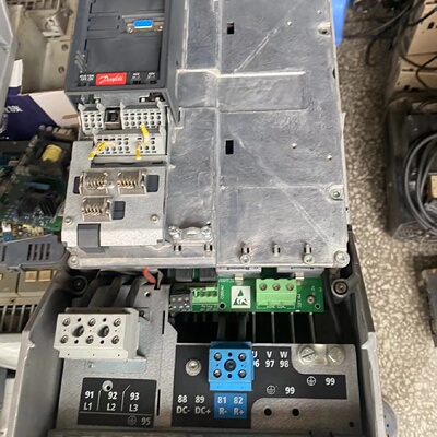 询-丹佛斯变频器FC301P15KT4E55H2BGC15