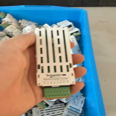 施耐德通讯卡，VW3A3424，装机没用，有62个，99新--议价商品