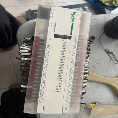 施耐德TM208LDA60DRN拆机货，图片是实物拍摄的，单--议价商品