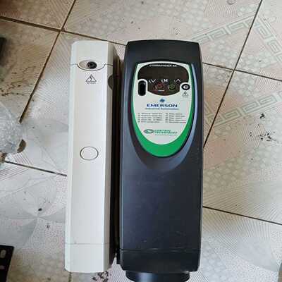 艾默生变频器SK2404，15KW，功能完好无破损，成色如图--议价