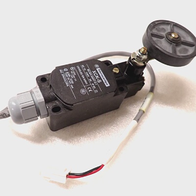 TELEMECANIQUE XCKS LIMIT SWITCH ZCKD05 3 AMP 240 VAC NEW