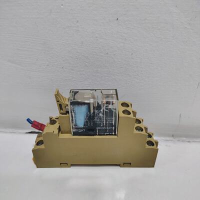 OMRON G2R2SD 24VDC Relay 5A 250VAC Din Rail Mount Base NOS