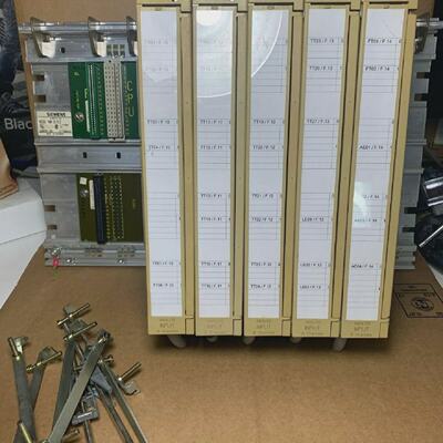 1 x SIEMENS SIMATIC S5 6ES57002LA12 . 5pc 6ES54607LA13 Analo